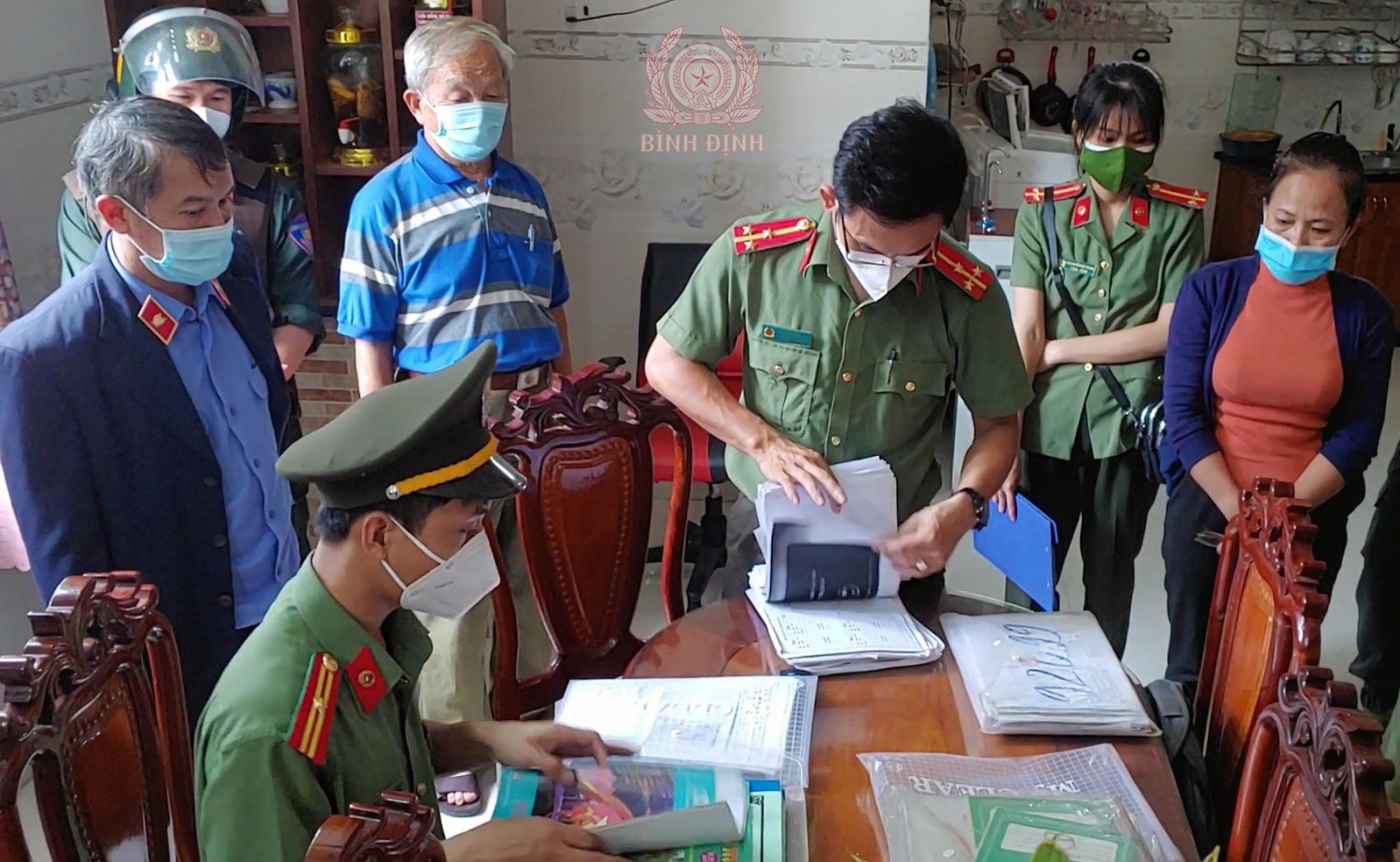 Có nên mua chứng chỉ tiếng anh C1 C2 không? Hậu quả ra sao?